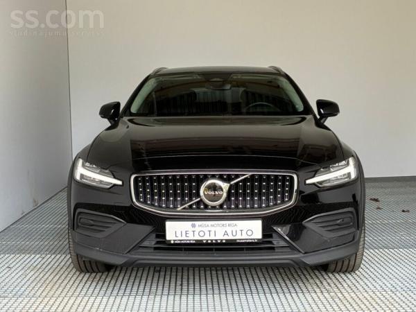 Черный Вольво B60 2023 в Рига, объемом двигателя 2.00 л и пробегом 106 тыс. км за 32990 €, фото 2 на AUTOMOTO.COM.LV