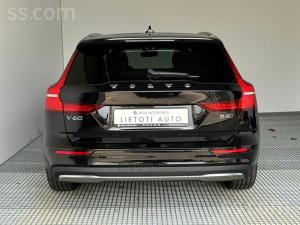 Черный Вольво B60 2023 в Рига, объемом двигателя 2.00 л и пробегом 106 тыс. км за 32990 €, фото 5 на AUTOMOTO.COM.LV