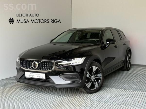 Black Volvo V60 2023 in Riga, with an engine capacity of 2.00 L and mileage of 106 thousand km for 32990 €, photo 1 on AUTOMOTO.COM.LV