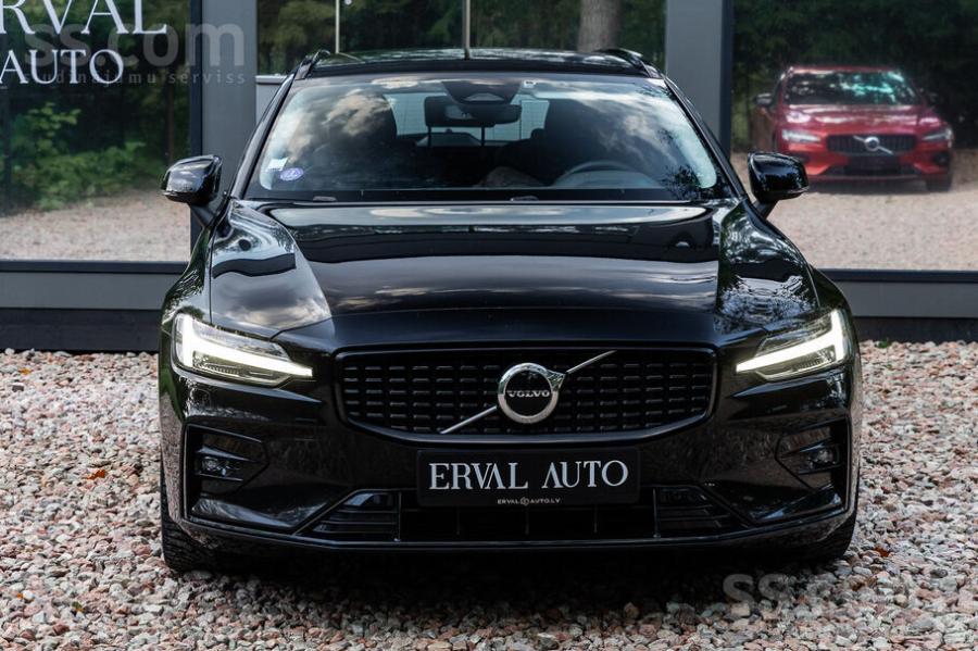 Melns Volvo V60 2023 Jelgava, ar dzinēja tilpumu 2.00 L un nobraukumu 240 tūkst. km par 18500 €, foto 3 vietnē AUTOMOTO.COM.LV