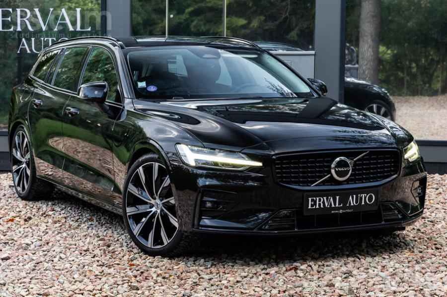 Melns Volvo V60 2023 Jelgava, ar dzinēja tilpumu 2.00 L un nobraukumu 240 tūkst. km par 18500 €, foto 4 vietnē AUTOMOTO.COM.LV