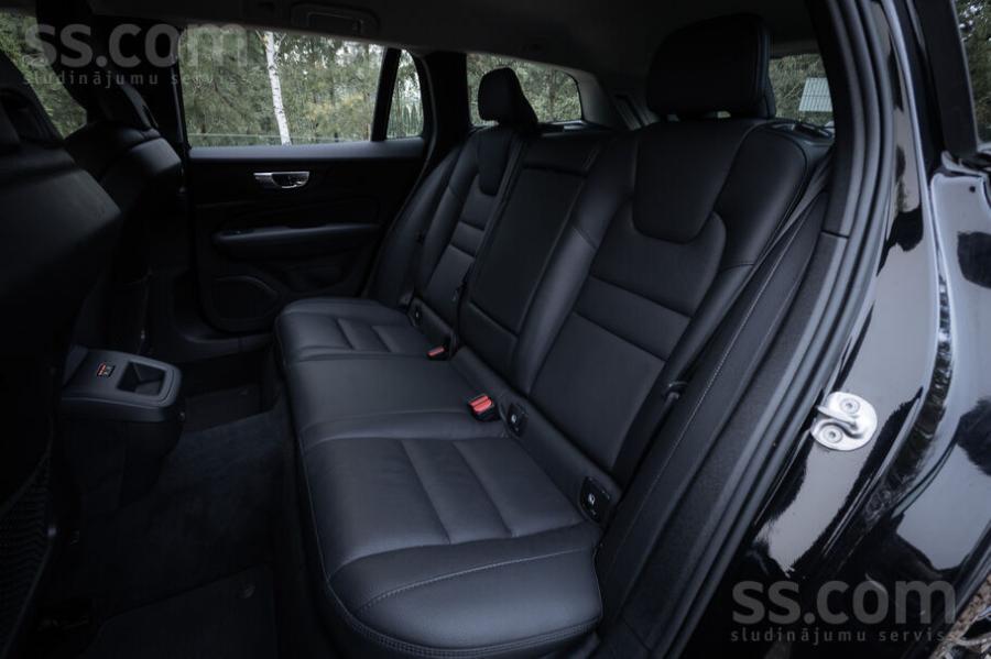Melns Volvo V60 2023 Jelgava, ar dzinēja tilpumu 2.00 L un nobraukumu 240 tūkst. km par 18500 €, foto 11 vietnē AUTOMOTO.COM.LV