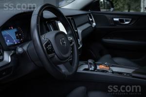 Melns Volvo V60 2023 Jelgava, ar dzinēja tilpumu 2.00 L un nobraukumu 240 tūkst. km par 18500 €, foto 14 vietnē AUTOMOTO.COM.LV