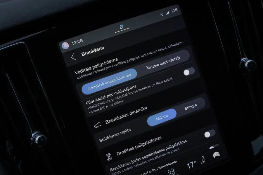 Черный Вольво B60 2023 в Елгава, объемом двигателя 2.00 л и пробегом 240 тыс. км за 18500 €, фото 17 на AUTOMOTO.COM.LV