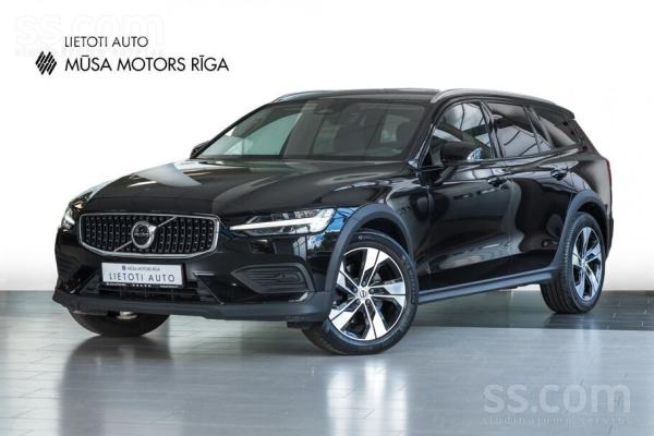 Black Volvo V60 2023 in Riga, with an engine capacity of 2.00 L and mileage of 106 thousand km for 32900 €, photo 1 on AUTOMOTO.COM.LV