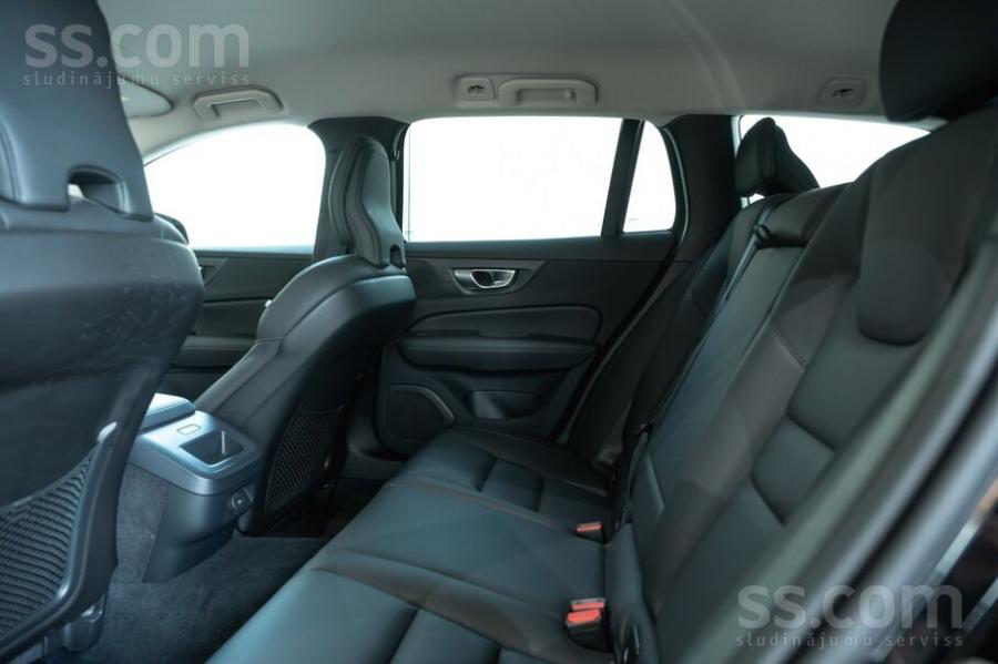 Black Volvo V60 2023 in Riga, with an engine capacity of 2.00 L and mileage of 106 thousand km for 32900 €, photo 7 on AUTOMOTO.COM.LV