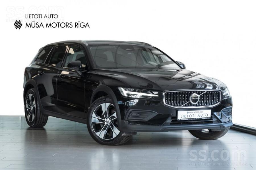 Black Volvo V60 2023 in Riga, with an engine capacity of 2.00 L and mileage of 106 thousand km for 32900 €, photo 8 on AUTOMOTO.COM.LV