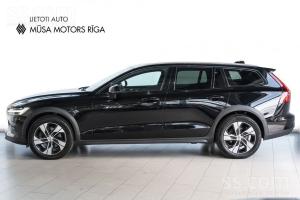 Black Volvo V60 2023 in Riga, with an engine capacity of 2.00 L and mileage of 106 thousand km for 32900 €, photo 10 on AUTOMOTO.COM.LV