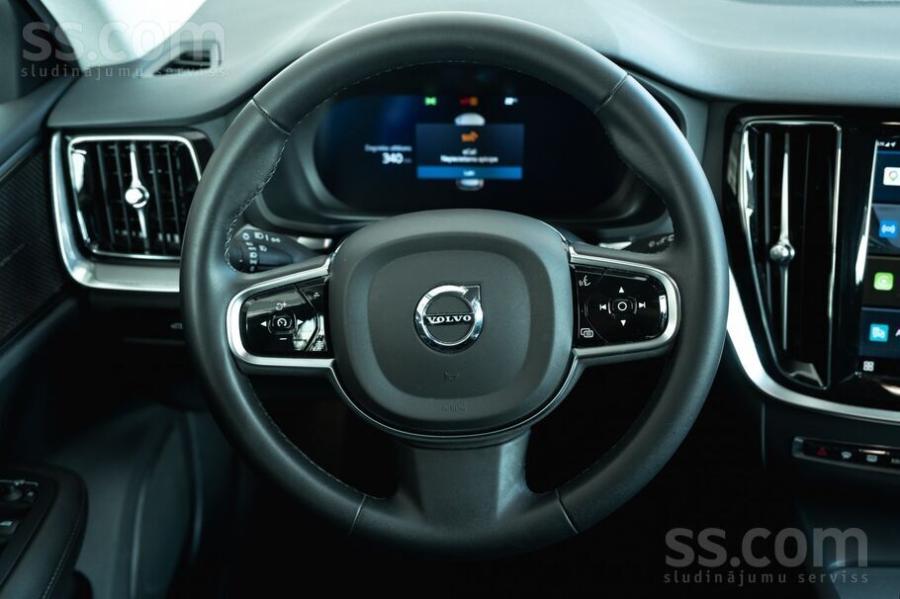 Black Volvo V60 2023 in Riga, with an engine capacity of 2.00 L and mileage of 106 thousand km for 32900 €, photo 12 on AUTOMOTO.COM.LV