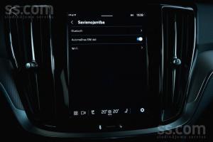 Black Volvo V60 2023 in Riga, with an engine capacity of 2.00 L and mileage of 106 thousand km for 32900 €, photo 21 on AUTOMOTO.COM.LV