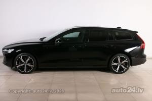 Melns Volvo V60 2023 Pērnava, ar dzinēja tilpumu 2.00 L un nobraukumu 54 tūkst. km par 38990 €, foto 4 vietnē AUTOMOTO.COM.LV