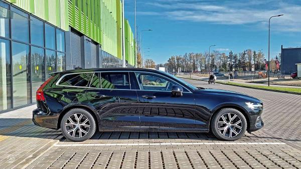 Melns Volvo V60 2023 Viļņa, ar dzinēja tilpumu 1.97 L un nobraukumu 224 tūkst. km par 15750 €, foto 9 vietnē AUTOMOTO.COM.LV