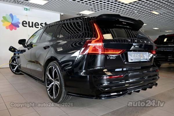 Melns Volvo V60 2025 Tallina, ar dzinēja tilpumu 2.00 L un nobraukumu 25 tūkst. km par 45990 €, foto 4 vietnē AUTOMOTO.COM.LV