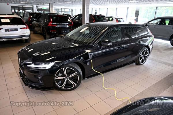 Melns Volvo V60 2025 Tallina, ar dzinēja tilpumu 2.00 L un nobraukumu 25 tūkst. km par 45990 €, foto 6 vietnē AUTOMOTO.COM.LV