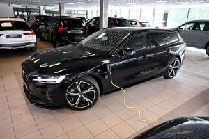 Black Volvo V60 2025 in Tallinn, with an engine capacity of 0.00 L and mileage of 25 thousand km for 45990 €, photo 7 on AUTOMOTO.COM.LV