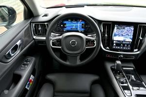 Black Volvo V60 2025 in Tallinn, with an engine capacity of 0.00 L and mileage of 25 thousand km for 45990 €, photo 9 on AUTOMOTO.COM.LV