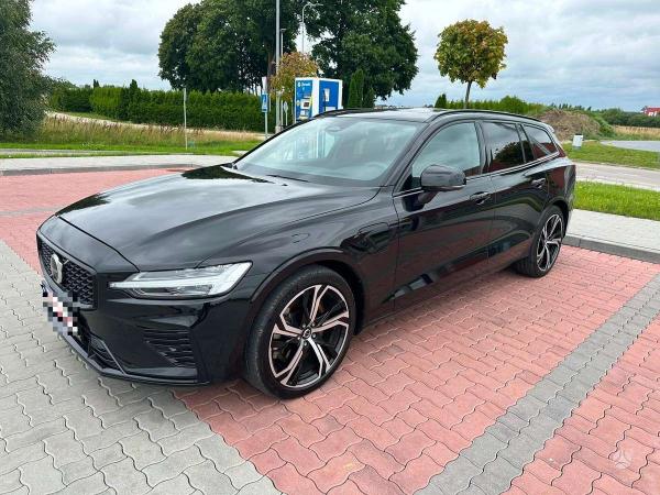 Black Volvo V60 2025 in Klaipeda, with an engine capacity of 1.97 L and mileage of 4 thousand km for 33900 €, photo 1 on AUTOMOTO.COM.LV