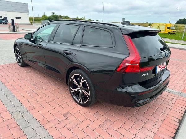 Black Volvo V60 2025 in Klaipeda, with an engine capacity of 1.97 L and mileage of 4 thousand km for 33900 €, photo 5 on AUTOMOTO.COM.LV