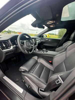 Black Volvo V60 2025 in Klaipeda, with an engine capacity of 1.97 L and mileage of 4 thousand km for 33900 €, photo 7 on AUTOMOTO.COM.LV