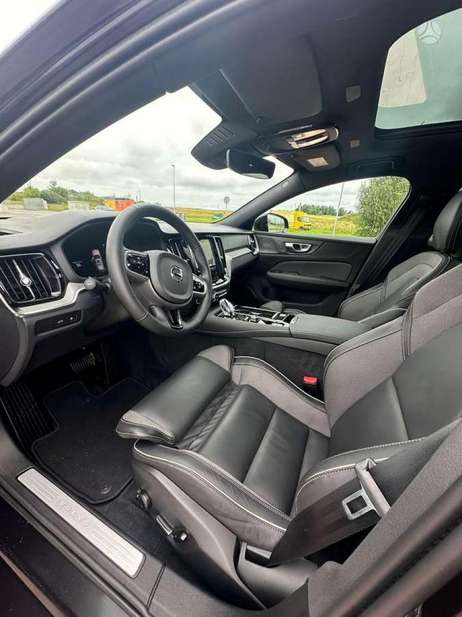 Black Volvo V60 2025 in Klaipeda, with an engine capacity of 1.97 L and mileage of 4 thousand km for 33900 €, photo 7 on AUTOMOTO.COM.LV