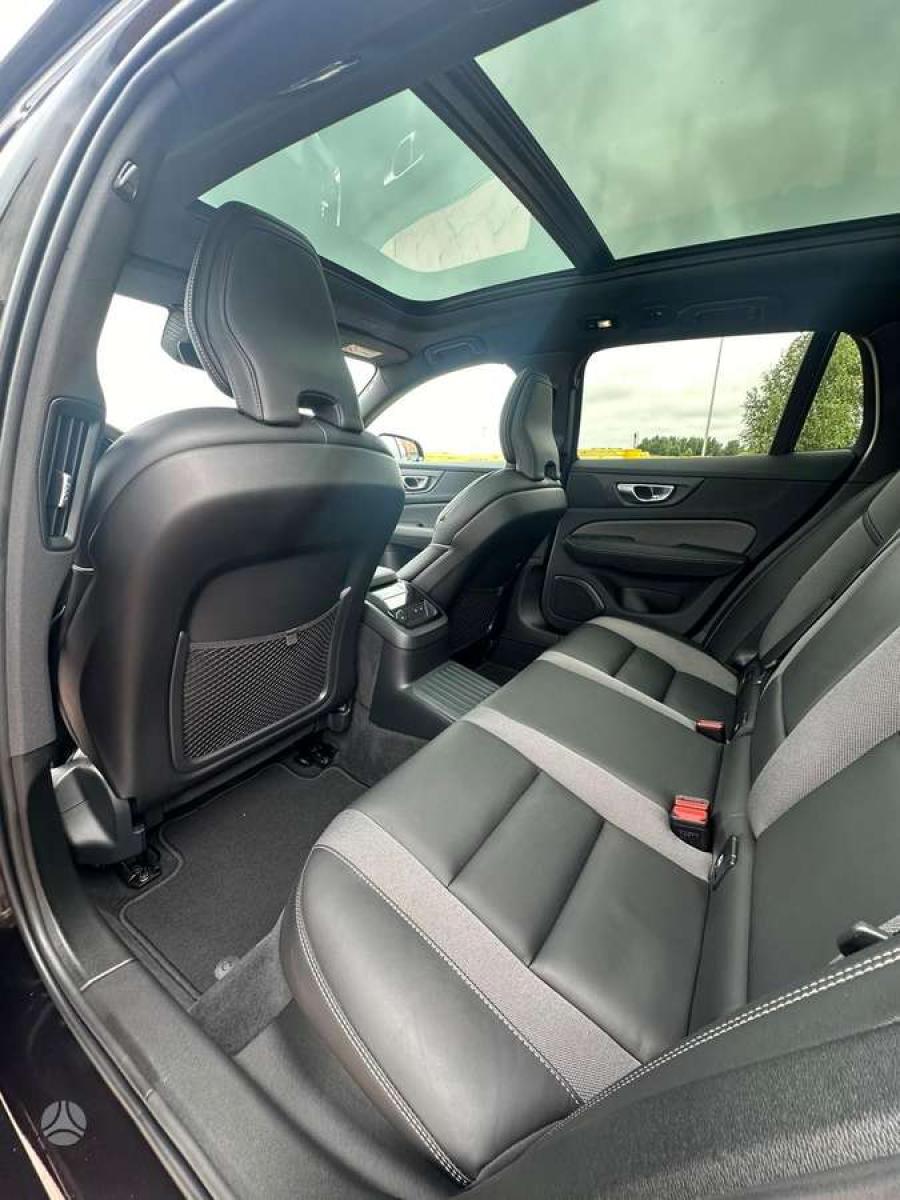 Black Volvo V60 2025 in Klaipeda, with an engine capacity of 1.97 L and mileage of 4 thousand km for 33900 €, photo 9 on AUTOMOTO.COM.LV