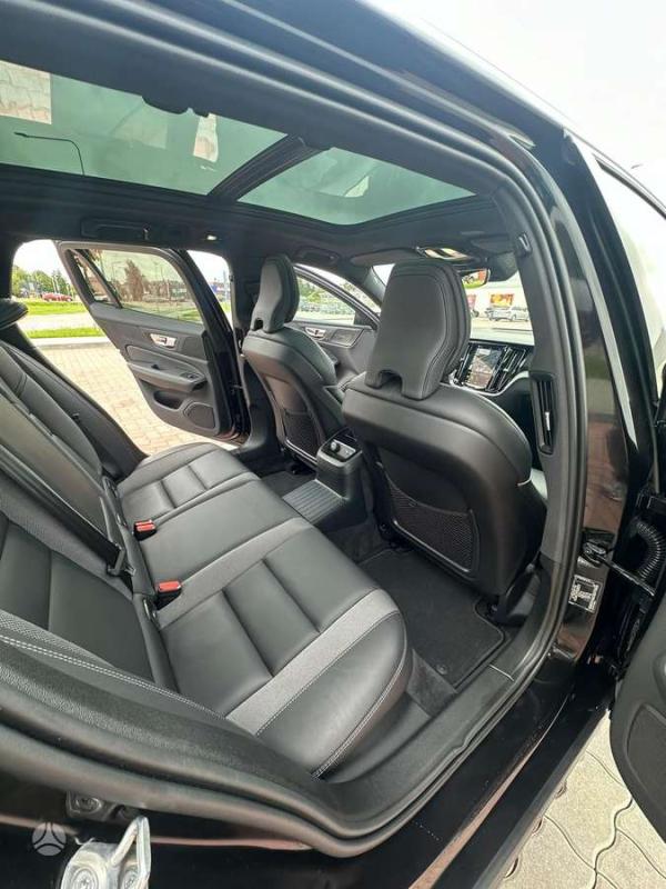 Black Volvo V60 2025 in Klaipeda, with an engine capacity of 1.97 L and mileage of 4 thousand km for 33900 €, photo 9 on AUTOMOTO.COM.LV
