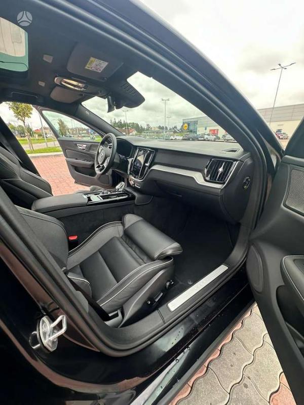 Black Volvo V60 2025 in Klaipeda, with an engine capacity of 1.97 L and mileage of 4 thousand km for 33900 €, photo 10 on AUTOMOTO.COM.LV