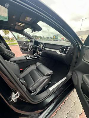 Black Volvo V60 2025 in Klaipeda, with an engine capacity of 1.97 L and mileage of 4 thousand km for 33900 €, photo 11 on AUTOMOTO.COM.LV