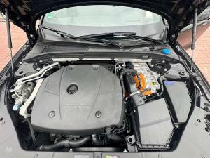 Black Volvo V60 2025 in Klaipeda, with an engine capacity of 1.97 L and mileage of 4 thousand km for 33900 €, photo 14 on AUTOMOTO.COM.LV