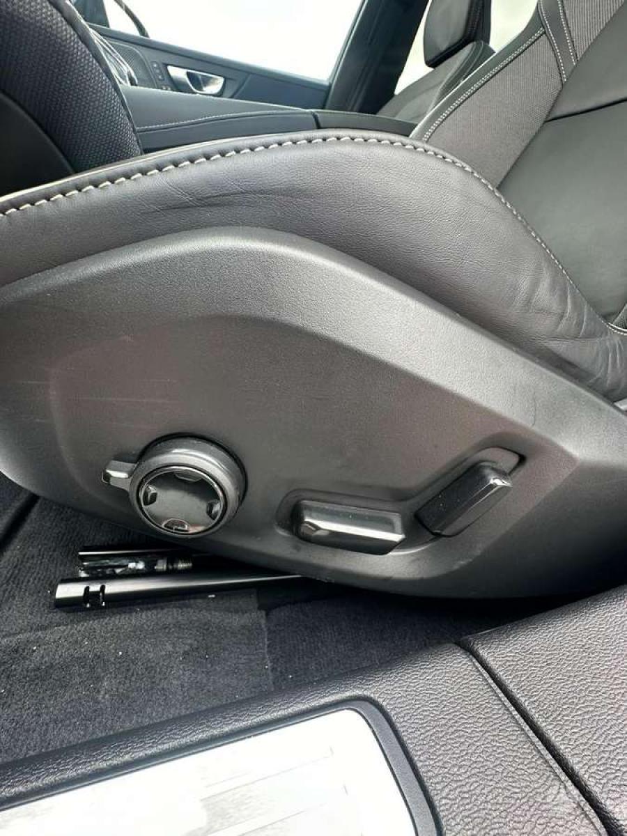 Black Volvo V60 2025 in Klaipeda, with an engine capacity of 1.97 L and mileage of 4 thousand km for 33900 €, photo 17 on AUTOMOTO.COM.LV