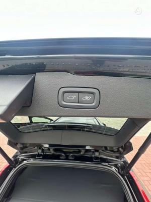 Black Volvo V60 2025 in Klaipeda, with an engine capacity of 1.97 L and mileage of 4 thousand km for 33900 €, photo 18 on AUTOMOTO.COM.LV
