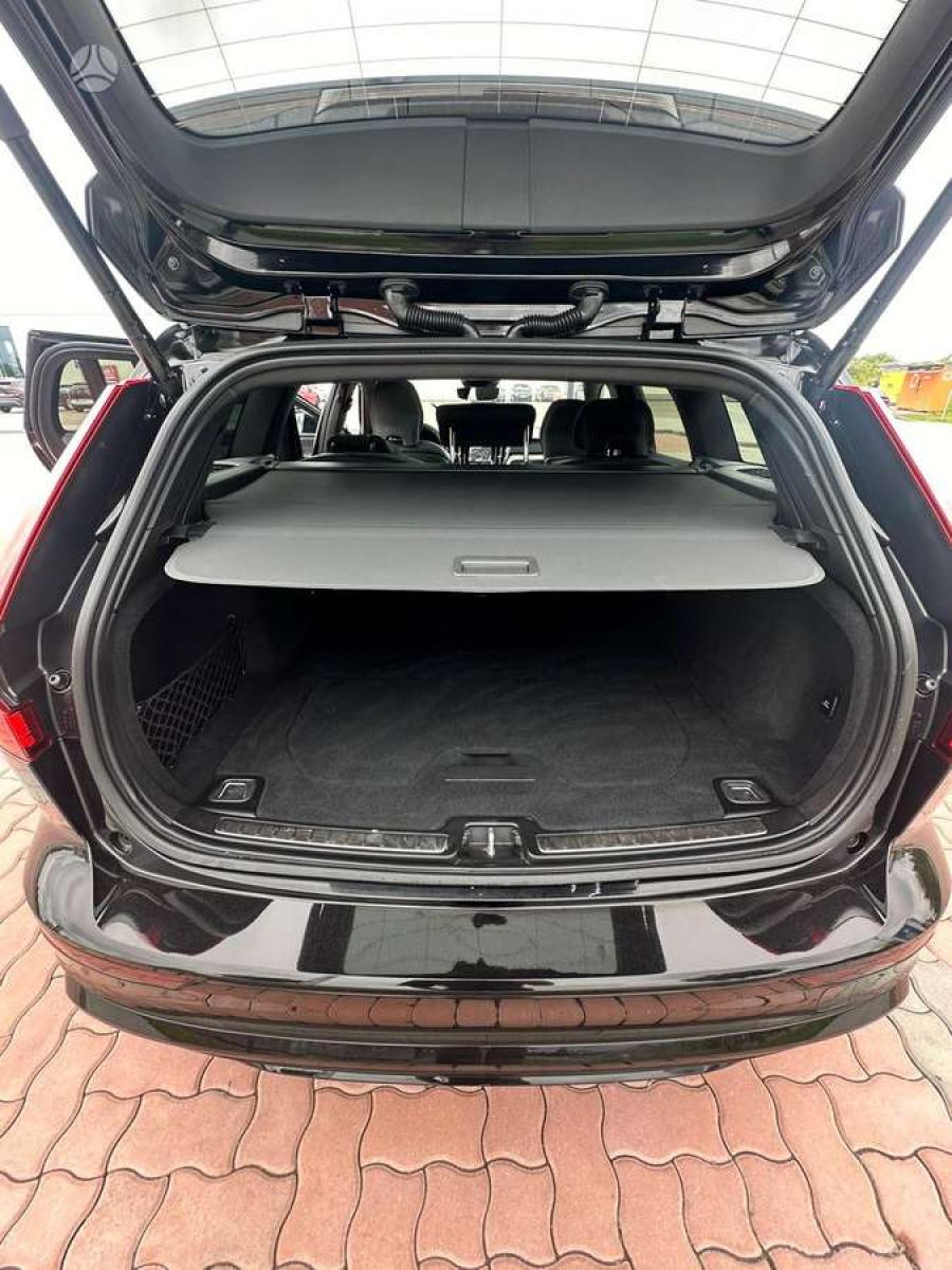 Black Volvo V60 2025 in Klaipeda, with an engine capacity of 1.97 L and mileage of 4 thousand km for 33900 €, photo 20 on AUTOMOTO.COM.LV