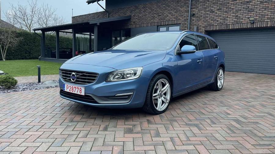 Blue Volvo V60 2013 in Kaunas, with an engine capacity of 2.00 L and mileage of 190 thousand km for 7700 €, photo 1 on AUTOMOTO.COM.LV