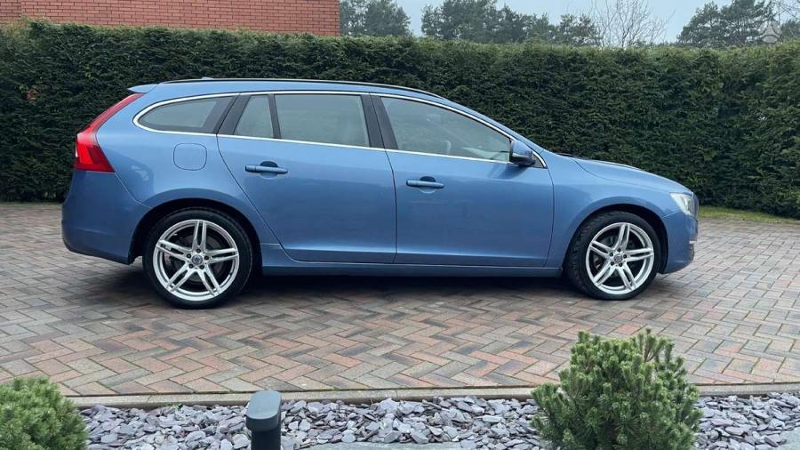 Blue Volvo V60 2013 in Kaunas, with an engine capacity of 2.00 L and mileage of 190 thousand km for 7700 €, photo 5 on AUTOMOTO.COM.LV
