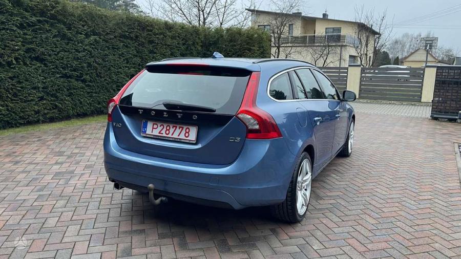 Blue Volvo V60 2013 in Kaunas, with an engine capacity of 2.00 L and mileage of 190 thousand km for 7700 €, photo 6 on AUTOMOTO.COM.LV