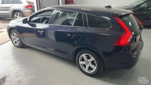 Zils Volvo V60 2016 Panevēža, ar dzinēja tilpumu 2.00 L un nobraukumu 218 tūkst. km par 5700 €, foto 3 vietnē AUTOMOTO.COM.LV