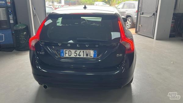 Blue Volvo V60 2016 in Panevezys, with an engine capacity of 2.00 L and mileage of 218 thousand km for 5700 €, photo 4 on AUTOMOTO.COM.LV