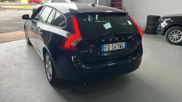 Blue Volvo V60 2016 in Panevezys, with an engine capacity of 2.00 L and mileage of 218 thousand km for 5700 €, photo 5 on AUTOMOTO.COM.LV