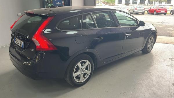 Blue Volvo V60 2016 in Panevezys, with an engine capacity of 2.00 L and mileage of 218 thousand km for 5700 €, photo 6 on AUTOMOTO.COM.LV
