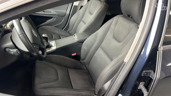 Blue Volvo V60 2016 in Panevezys, with an engine capacity of 2.00 L and mileage of 218 thousand km for 5700 €, photo 7 on AUTOMOTO.COM.LV