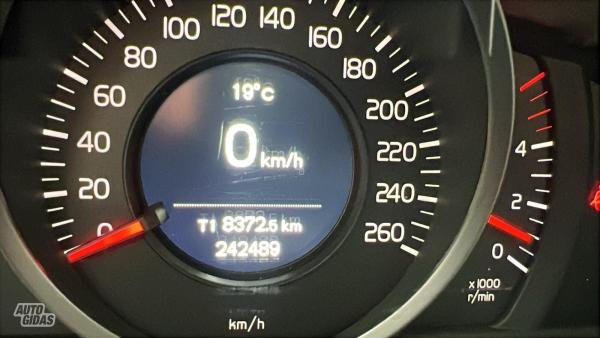 Blue Volvo V60 2016 in Panevezys, with an engine capacity of 2.00 L and mileage of 218 thousand km for 5700 €, photo 9 on AUTOMOTO.COM.LV