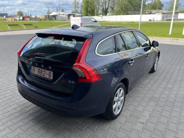 Zils Volvo V60 2011 Jēkabpils, ar dzinēja tilpumu 2.00 L un nobraukumu 302 tūkst. km par 5900 €, foto 6 vietnē AUTOMOTO.COM.LV