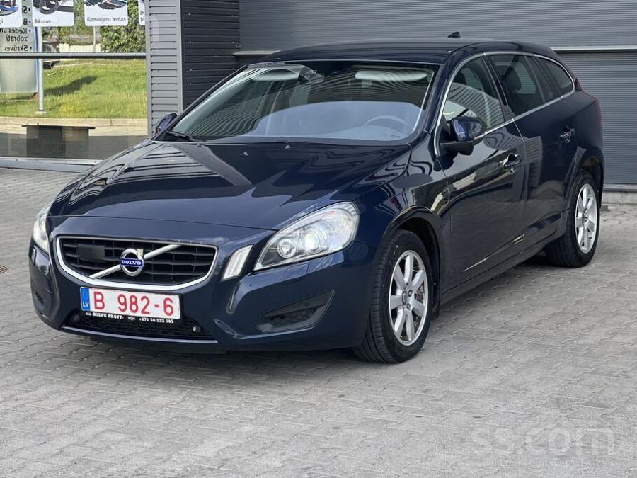 Blue Volvo V60 2011 in Jekabpils, with an engine capacity of 2.00 L and mileage of 302 thousand km for 5770 €, photo 4 on AUTOMOTO.COM.LV