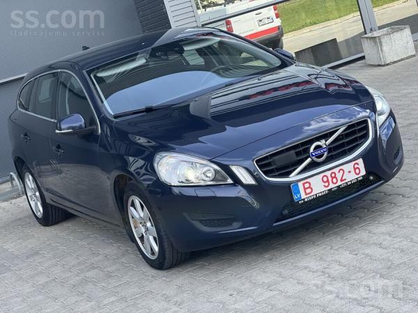 Blue Volvo V60 2011 in Jekabpils, with an engine capacity of 2.00 L and mileage of 302 thousand km for 5770 €, photo 5 on AUTOMOTO.COM.LV