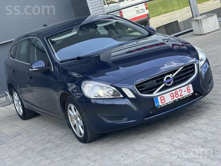 Blue Volvo V60 2011 in Jekabpils, with an engine capacity of 2.00 L and mileage of 302 thousand km for 5770 €, photo 6 on AUTOMOTO.COM.LV