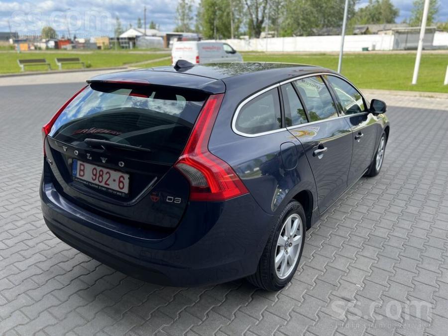 Blue Volvo V60 2011 in Jekabpils, with an engine capacity of 2.00 L and mileage of 302 thousand km for 5770 €, photo 7 on AUTOMOTO.COM.LV