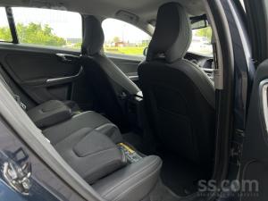 Blue Volvo V60 2011 in Jekabpils, with an engine capacity of 2.00 L and mileage of 302 thousand km for 5770 €, photo 12 on AUTOMOTO.COM.LV