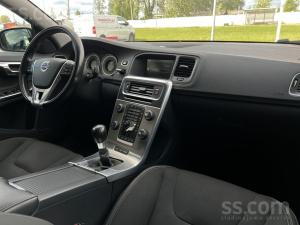 Blue Volvo V60 2011 in Jekabpils, with an engine capacity of 2.00 L and mileage of 302 thousand km for 5770 €, photo 13 on AUTOMOTO.COM.LV