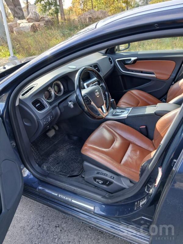 Blue Volvo V60 2011 in Riga, with an engine capacity of 2.00 L and mileage of 343 thousand km for 5200 €, photo 5 on AUTOMOTO.COM.LV