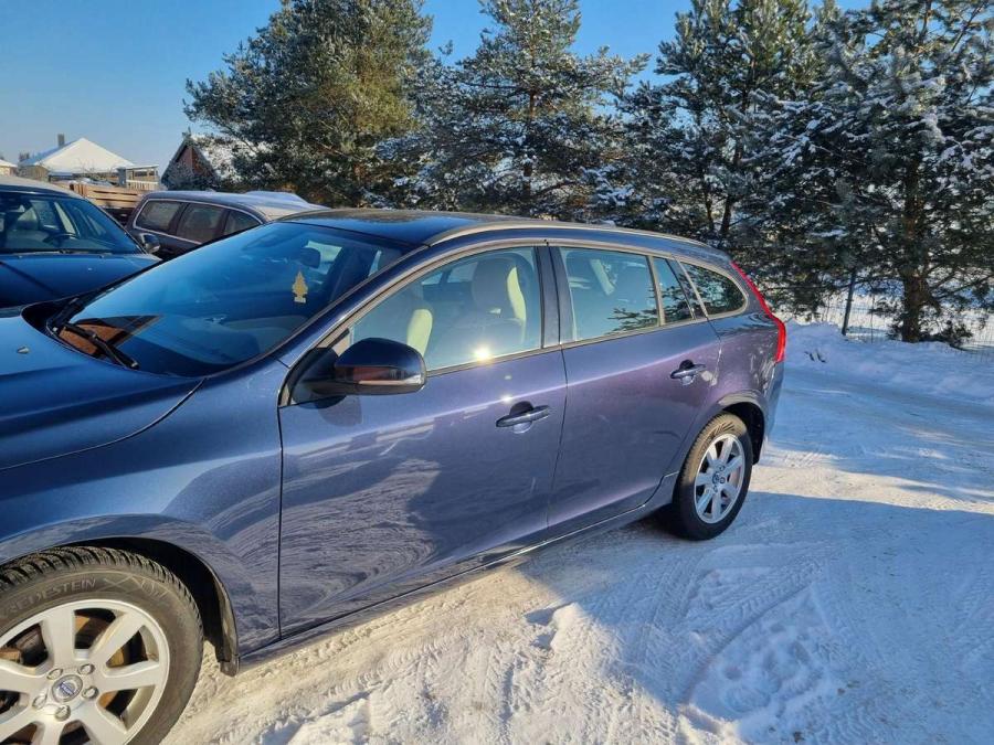 Blue Volvo V60 2012 in Kaunas, with an engine capacity of 2.00 L and mileage of 296 thousand km for 5790 €, photo 5 on AUTOMOTO.COM.LV